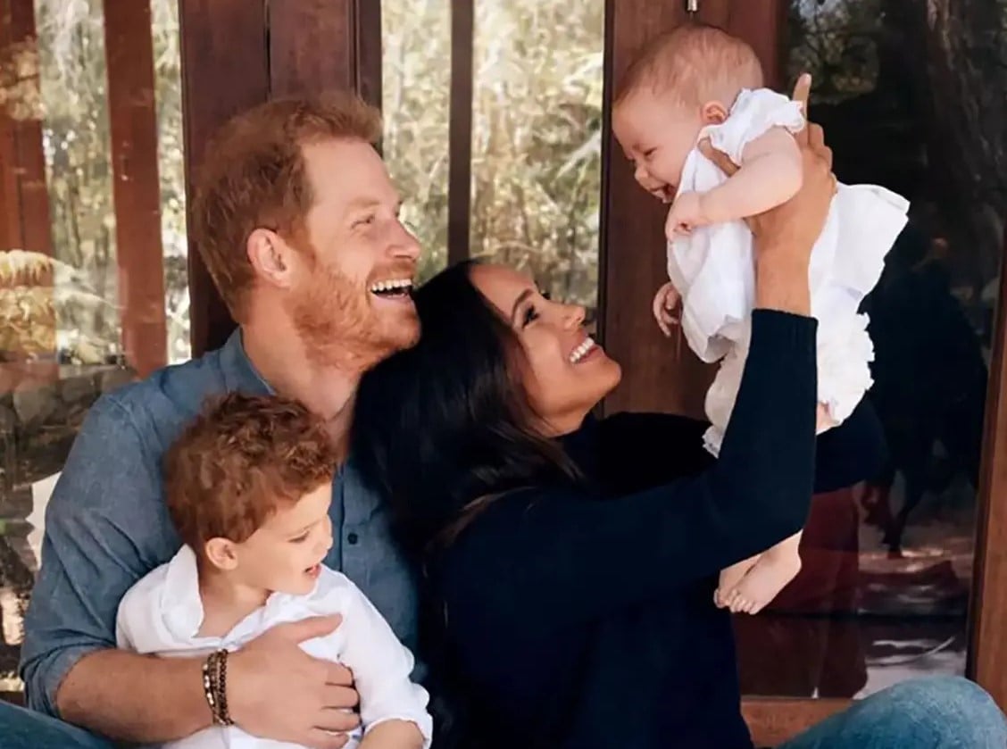 Áll a bál! Harry herceg nem lesz ott a kisfia mellett a születésnapján ...