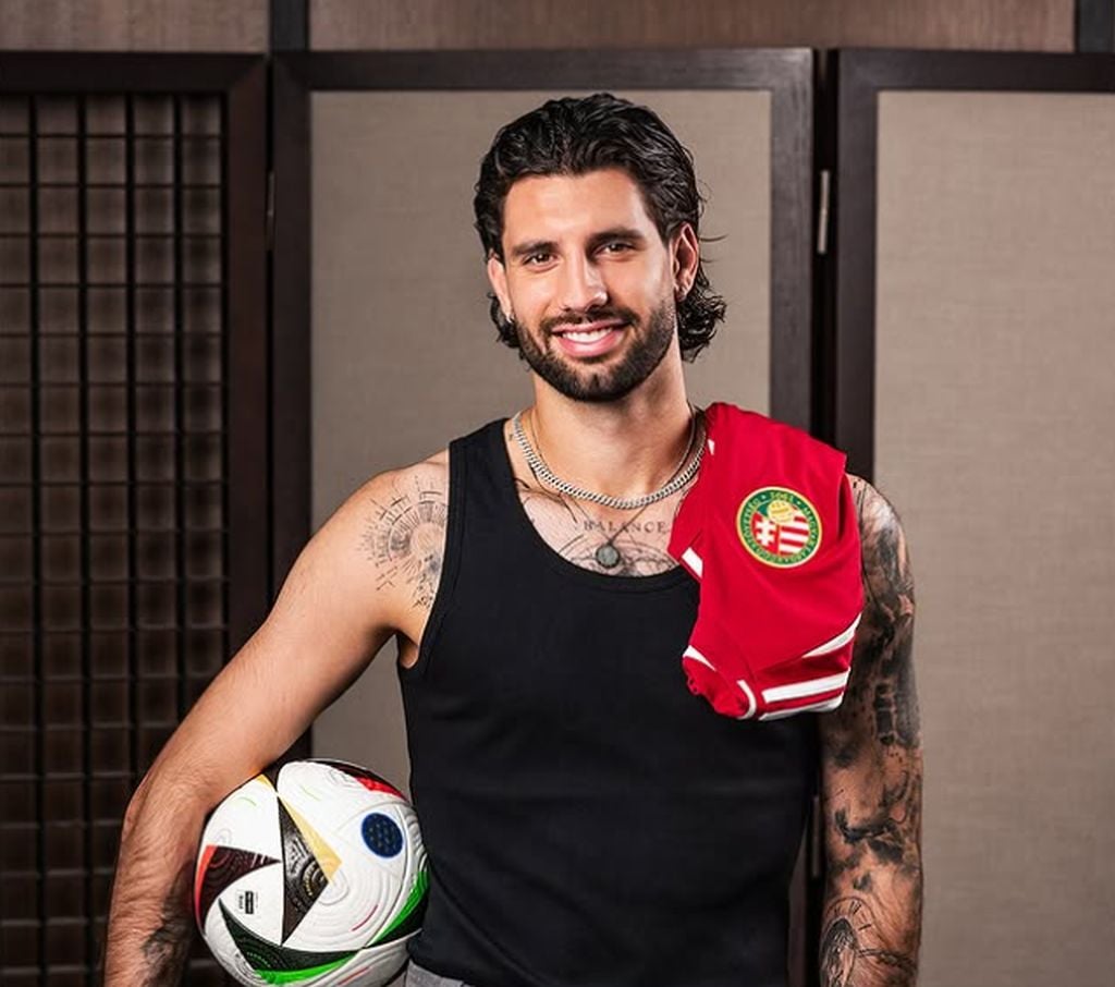 Elolvad az internet: Szoboszlai Dominik kislánya Liverpool mezben ...