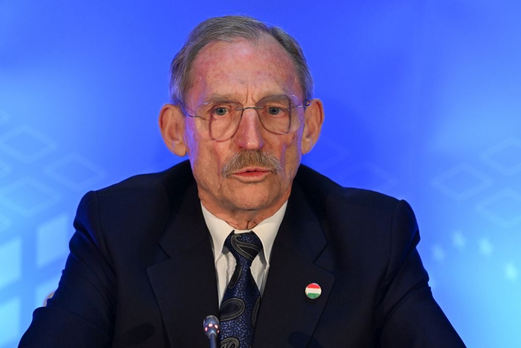 „Útszéli tróger" – az ismert magyar író nem kímélte Pintér Sándort ...