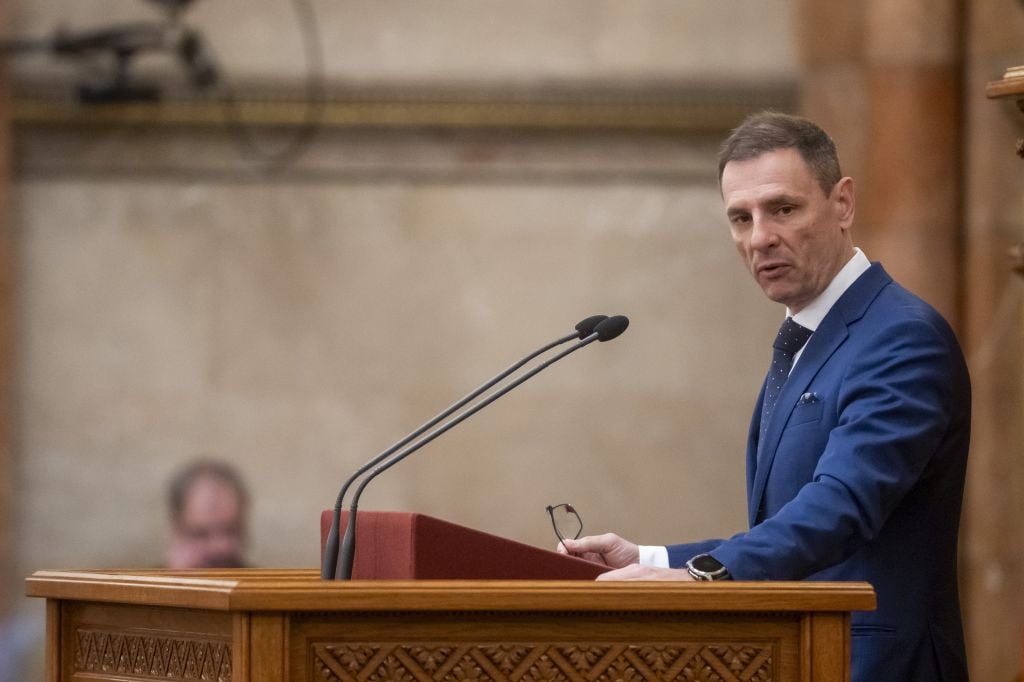 Hatalmas botrány: bekapcsolva maradt Tuzson Bence mikrofonja, durván ...