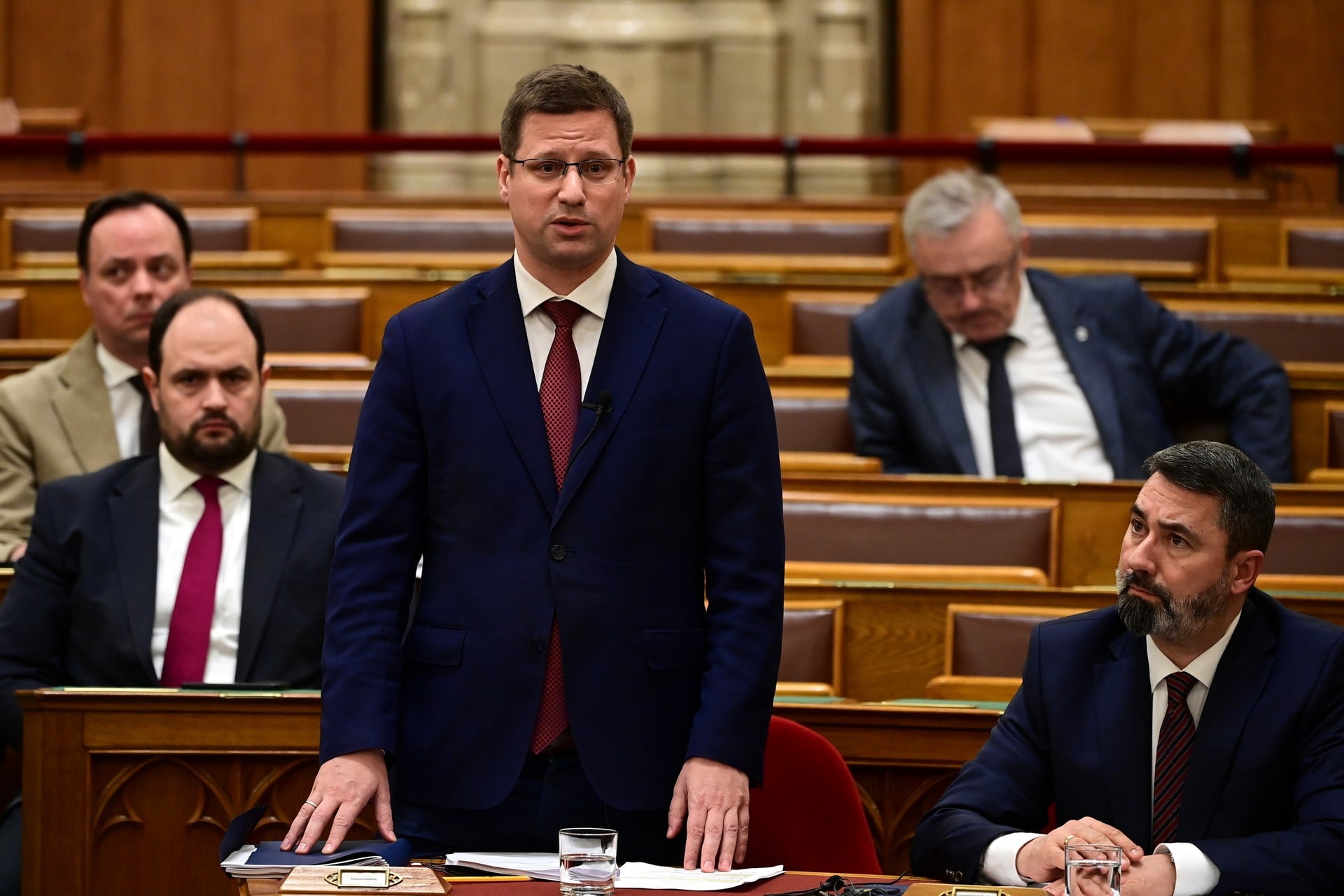 Gulyás Gergely cáfolja, hogy "Orbán Viktor az utolsó héten még teljesen ...