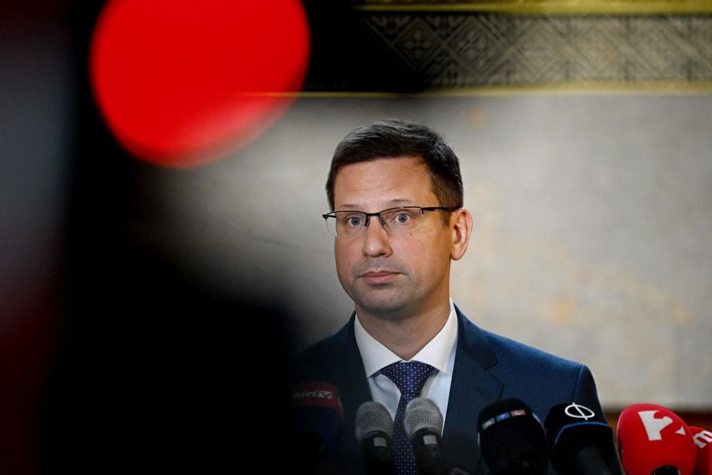 Gulyás Gergely cáfolja, hogy "Orbán Viktor az utolsó héten még teljesen ...