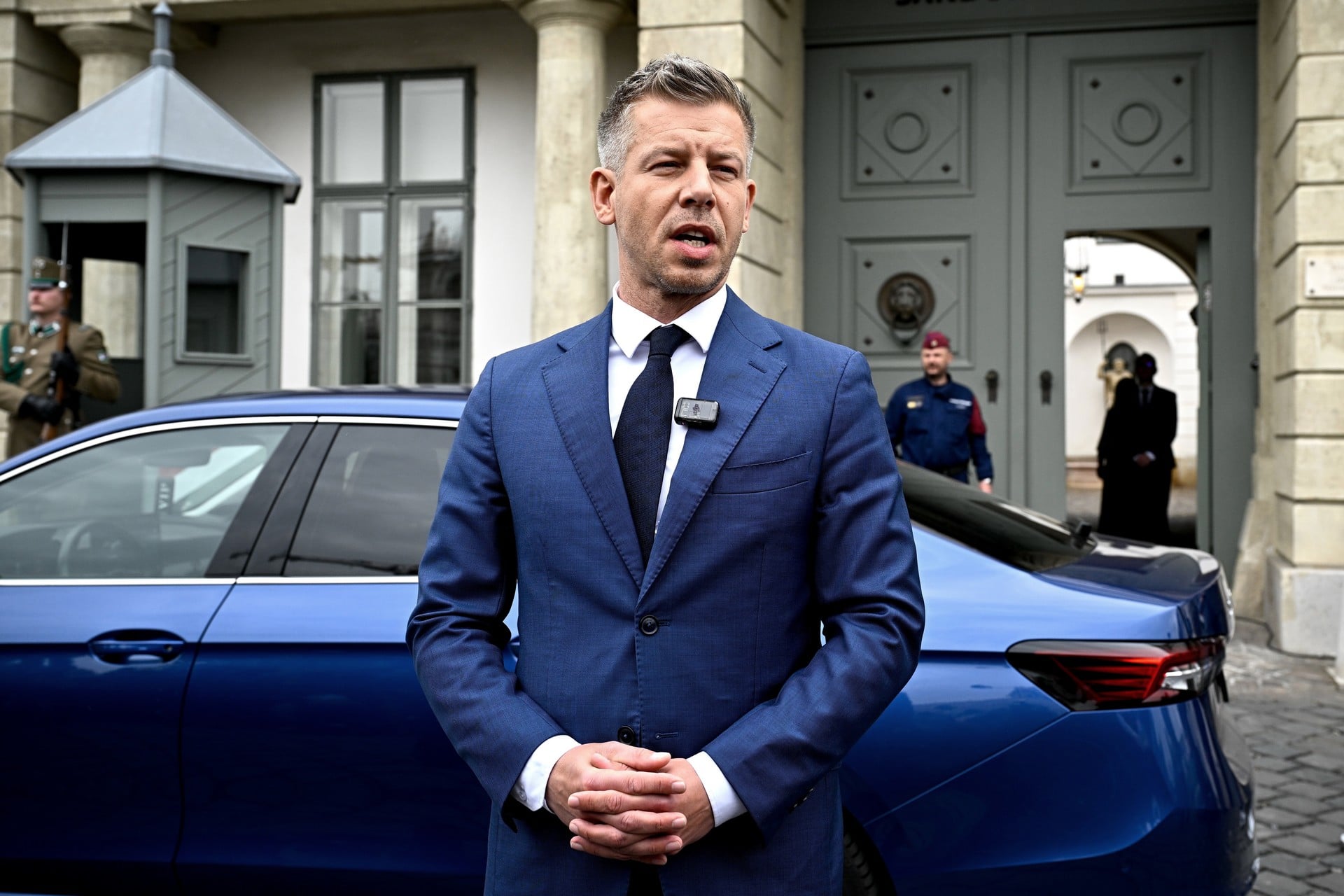 "Abszolút filmszínház" - mondta Magyar Péter a Sándor-palotában, amikor ...