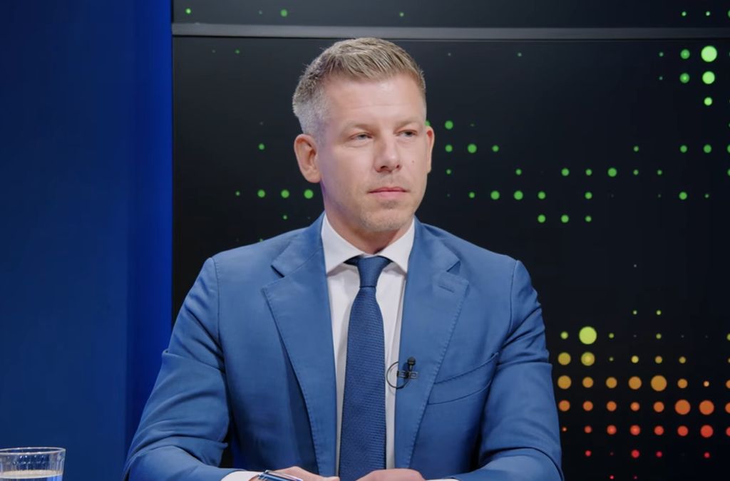 Egymás torkának esett Magyar Péter és Takács Péter, a Tinderen robbant ...
